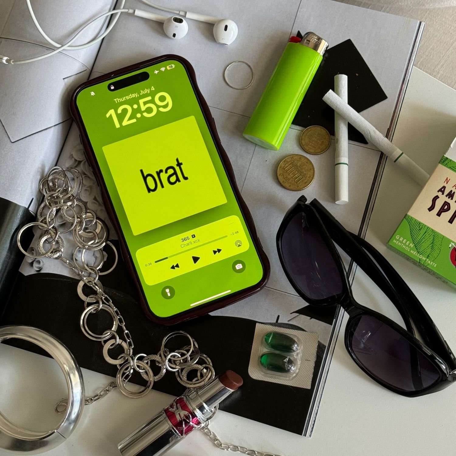 Tông Xanh Lá BRAT Charli XCX – Màu Sắc Hottrend Nhất 2024